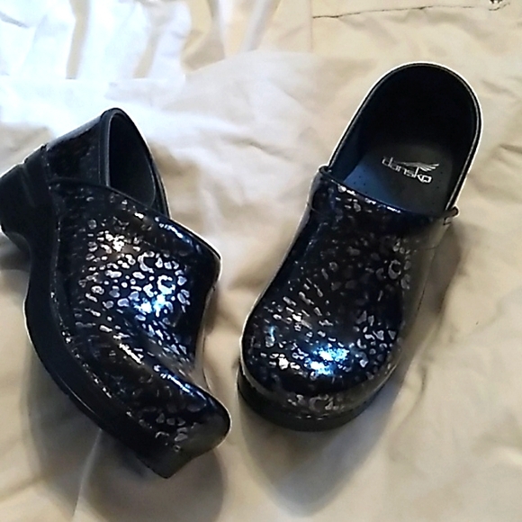 Dansko | Shoes | Womens Dansko Metallic Black And Silver Like New Shoes ...